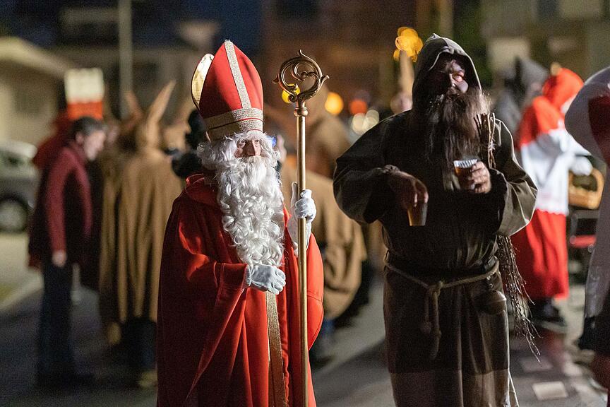 Mit Chlaus auf dem Töff: Stanser Bevölkerung erlebt spektakulären ...