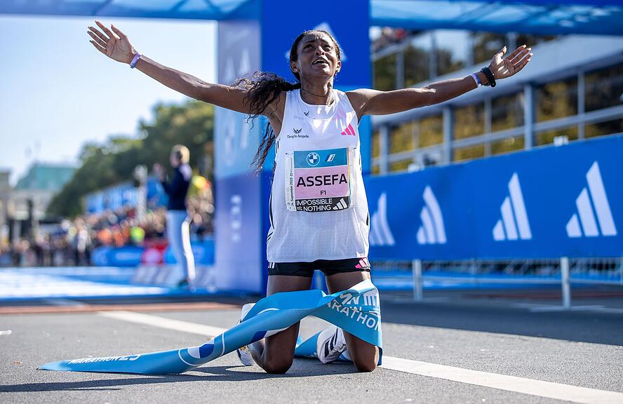 Assefa, Abraham und Schlumpf: Diese Rekorde wurden am Berlin-Marathon ...