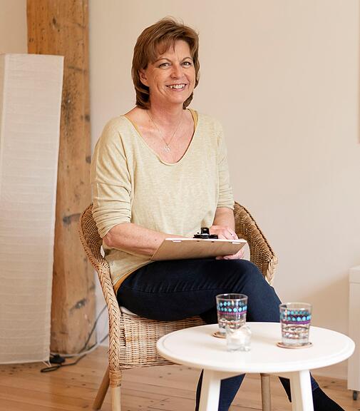 Zuger Autorin schreibt Geschichten für das innere Kind, das viele von ...