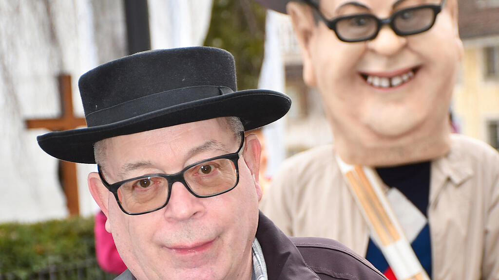 Josef Heinzer, das Original, wird beschattet von seinem Doppelgänger.