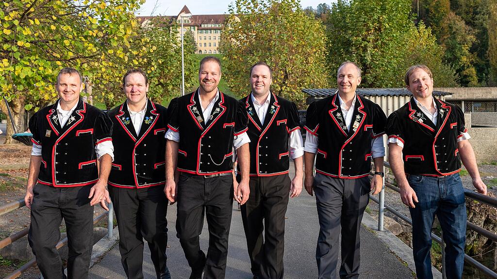 Die Jubiläumskommission auf dem Weg zum Bankett, von links: Kaspar ...