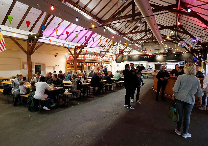 Der EV Zug betreibt an der Zuger Messe 2022 die «Herti Beiz»