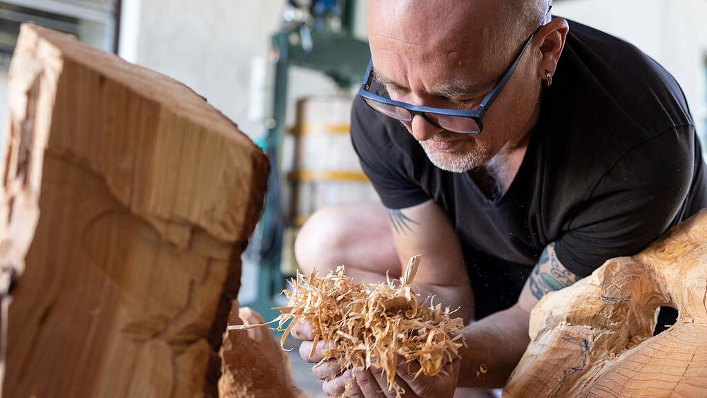 Schnapsmacher Thomas Heiner interessiert sich sehr für den Duft der ...