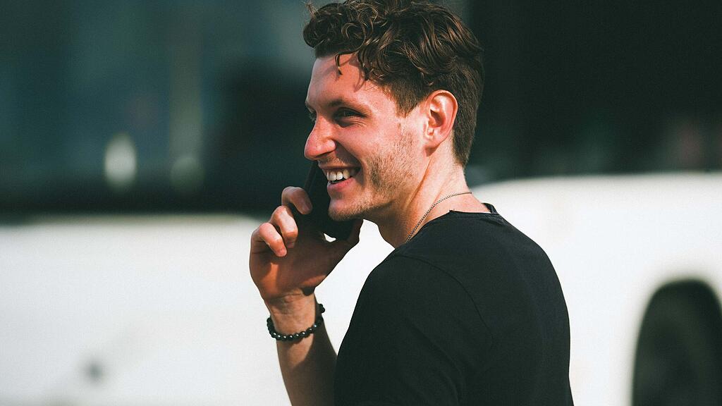 Shane Gerber ist gerne mit Menschen in Kontakt.