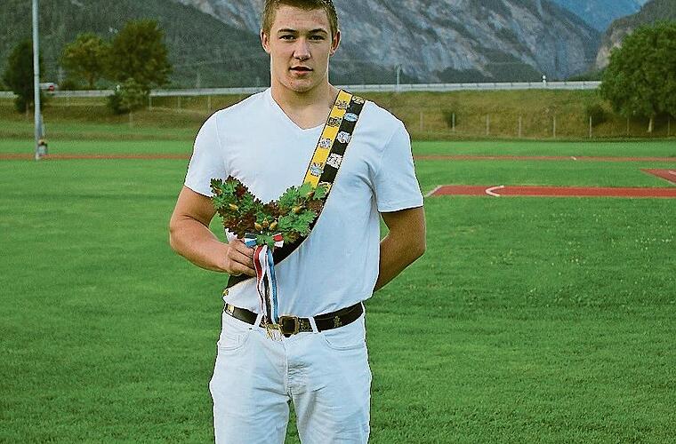 Jonas Gisler sichert sich eine Auszeichnung