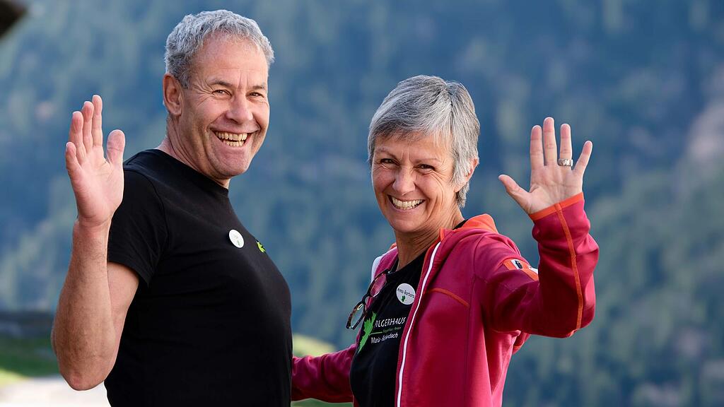 Paul Buchmann und Anna-Barbara Kayser verabschieden sich vom Pilgerhaus ...