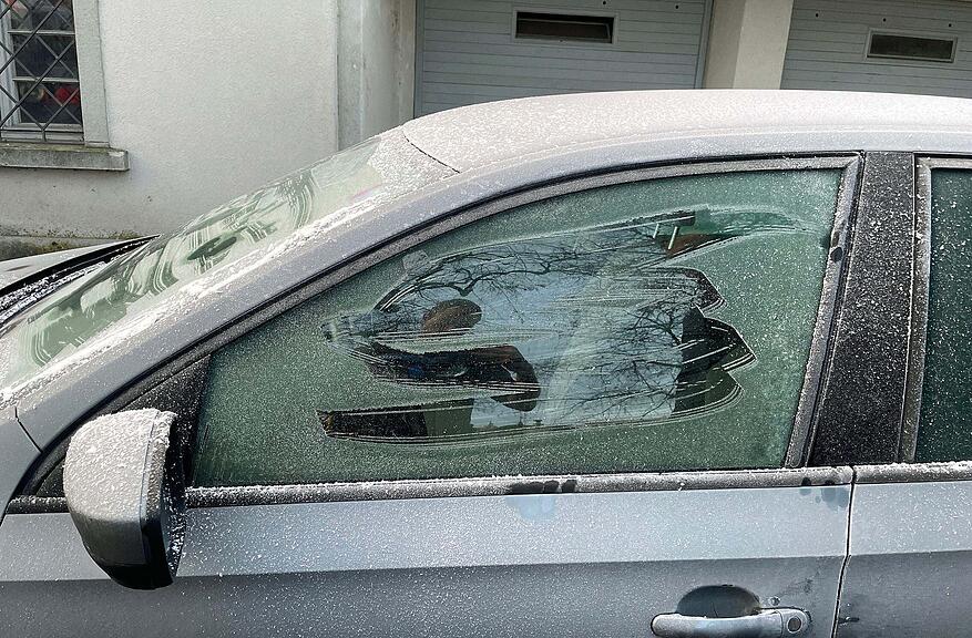 Polizei stoppt Autos mit vereisten Scheiben
