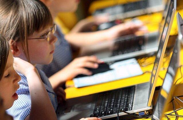 Früher und mehr Computer in den Schulen