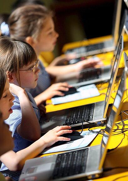 Früher und mehr Computer in den Schulen