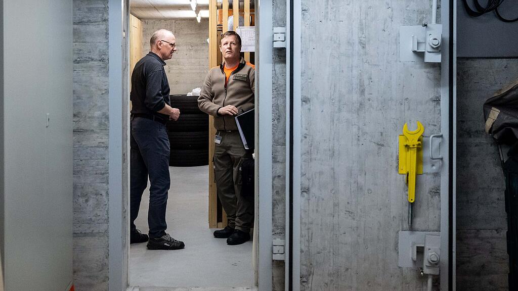 Daniel Giger vom kantonalen Zivilschutz kontrolliert den Schutzraum von ...