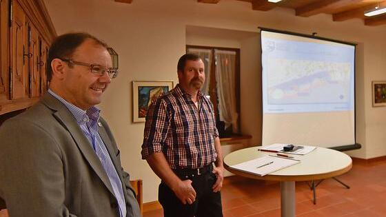 Landschreiber Peter Nigg (links) und Bezirksstatthalter Erwin Ulrich im ...