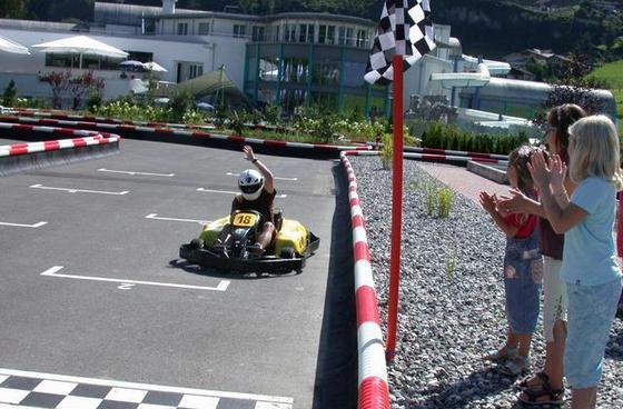 Neue Outdoor-Kartbahn eröffnet