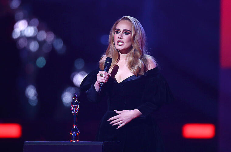 Adele freut sich über Emmy
