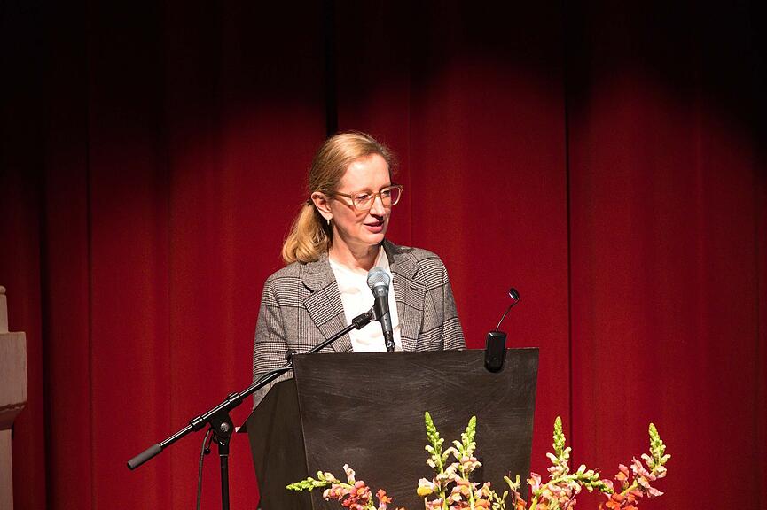 «Läbid, und machid um Himmels willä Gschichtä!» – Elisabeth Zurgilgen erhält den Obwaldner ...
