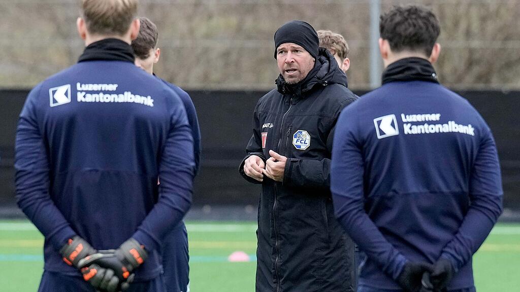 FCL-Cheftrainer Mario Frick spricht erstmals im neuen Jahr zur Mannschaft.