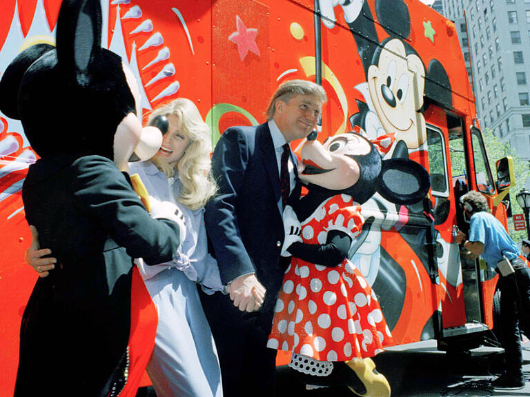 Trump-Roboter in Disney-Park enthüllt