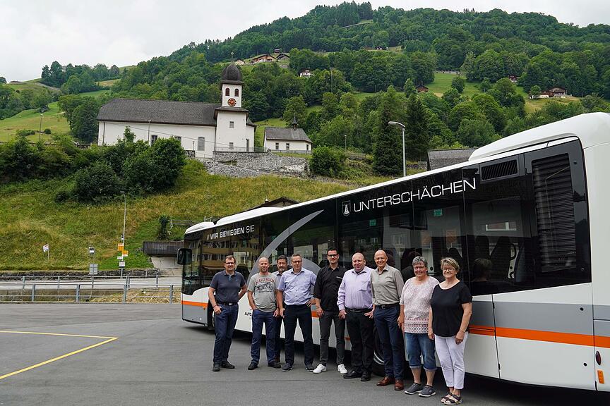 Neues Hybrid-Fahrzeug «Unterschächen» fährt auf der Klausenpass-Linie