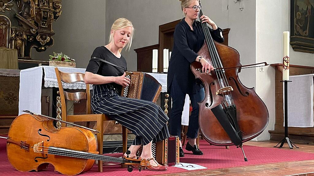 Evelyn und Kristina Brunner spielen im Rahmen der Konzertreihe A-Horn ...