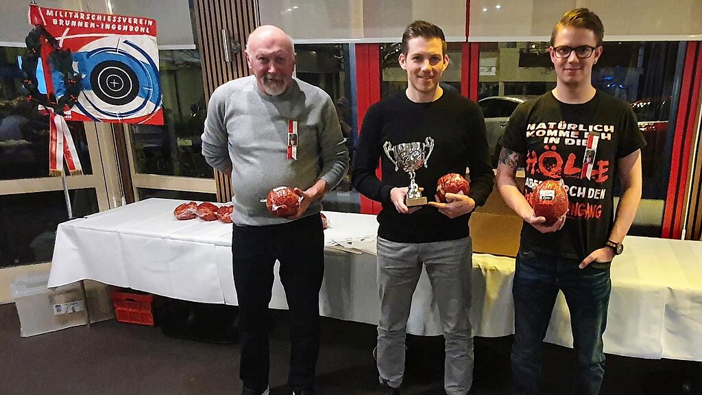 Das Podest der Tageswertung (von links): Martin Christen, Schützenkönig ...