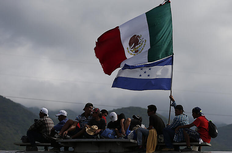 Gruppe von Migranten ändert Route