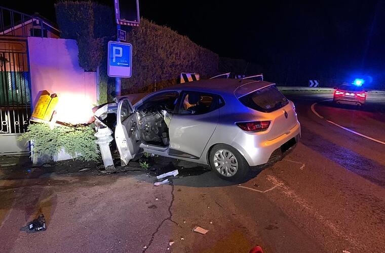 Teenager bauen Unfall mit gestohlenem Auto