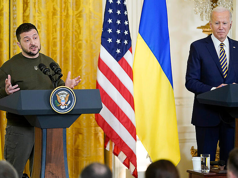 Biden verspricht Selenskyj mehr Hilfe