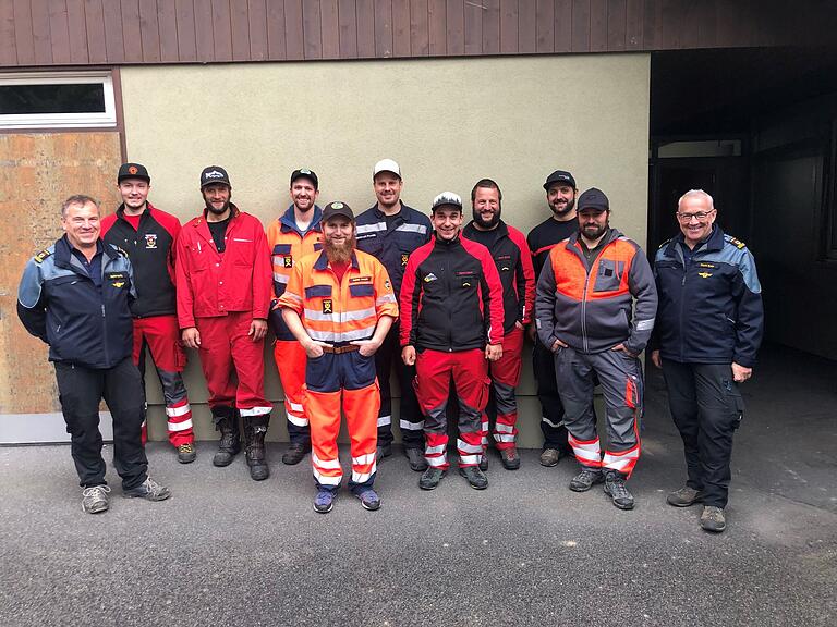 Neue Feuerwehroffiziere lernen zu führen