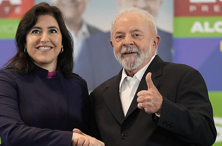 Umfrage sieht Lula knapp vor Bolsonaro