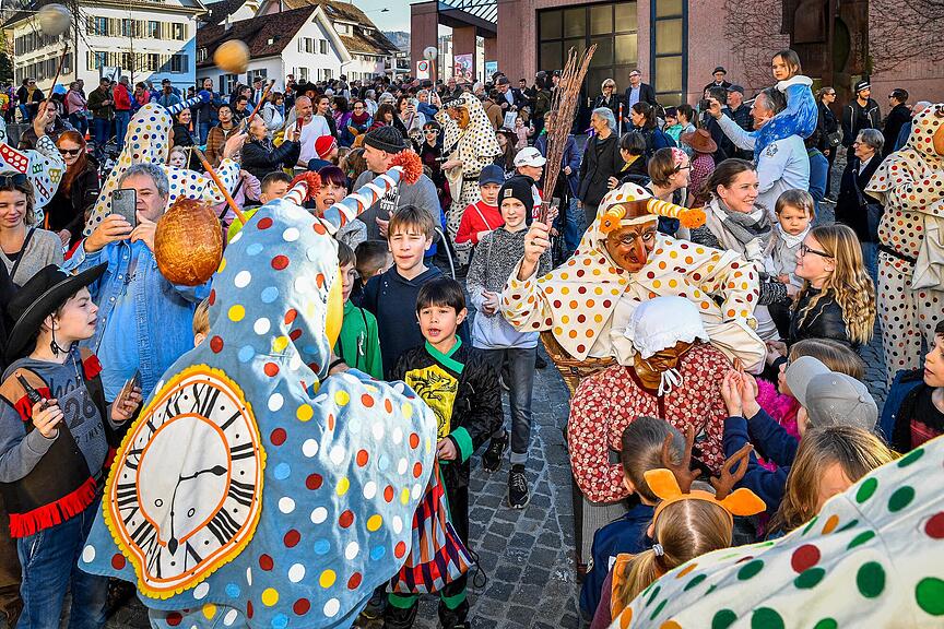 Freudiges Geschrei um die alte Greth