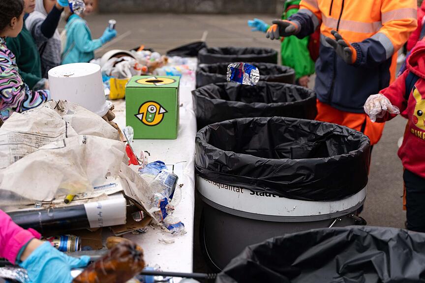 Bald sollen in Supermärkten Abfallsäcke für Karton und Plastik ...