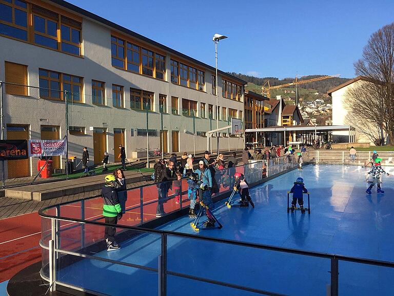 Bald eröffnet in Ennetbürgen wieder ein Eisfeld