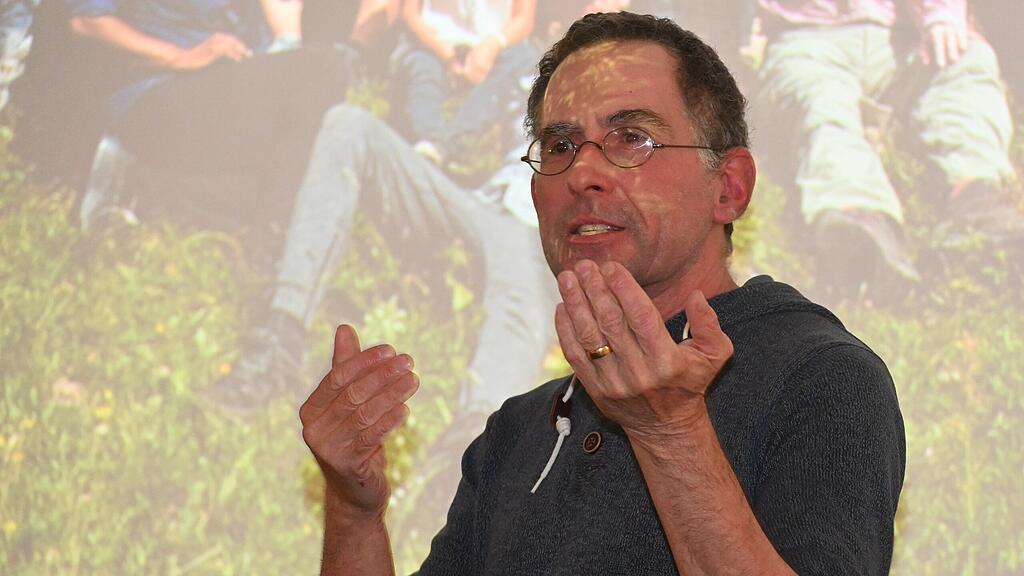 Der Schwyzer Roland Riek zog bei seinem Referat für die Forschung zu ...