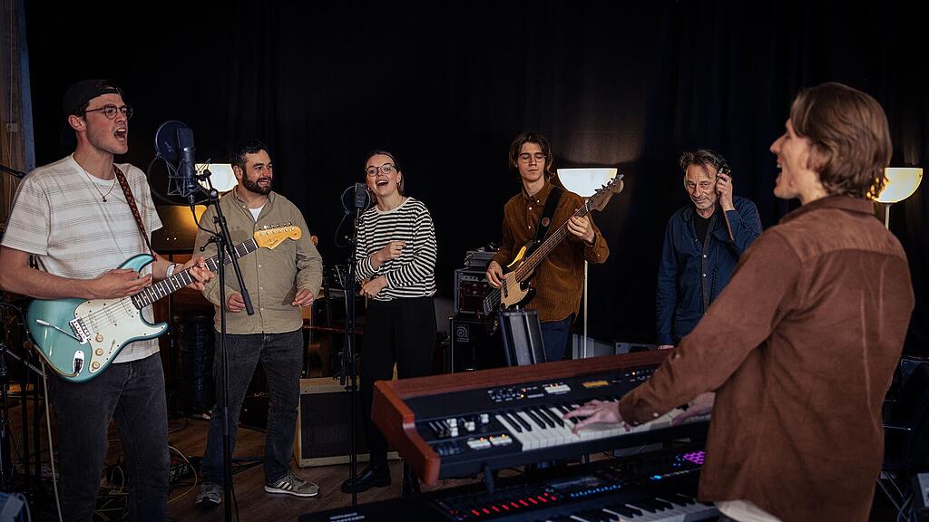 Die Alpnacher Band Red Lily in ihrem Element (von links): Cédric Küng ...