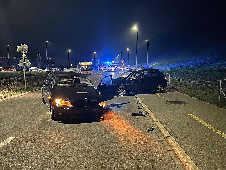 Frontalkollision fordert drei Verletzte