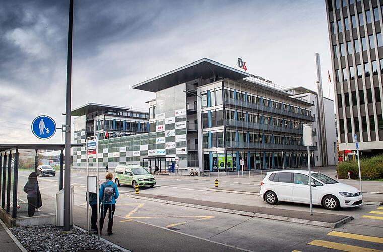 Bub auf Fussgängerstreifen von Auto angefahren und verletzt