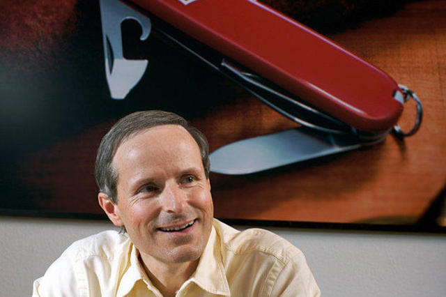 Auch Victorinox muss den Gürtel enger schnallen