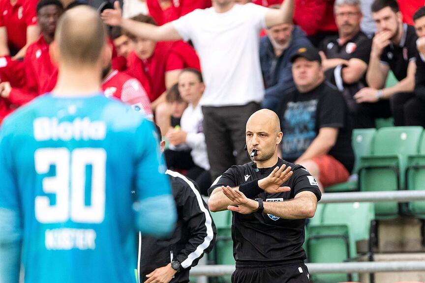 Schiedsrichter im Mittelpunkt: Basel verliert drei Spieler und den ...