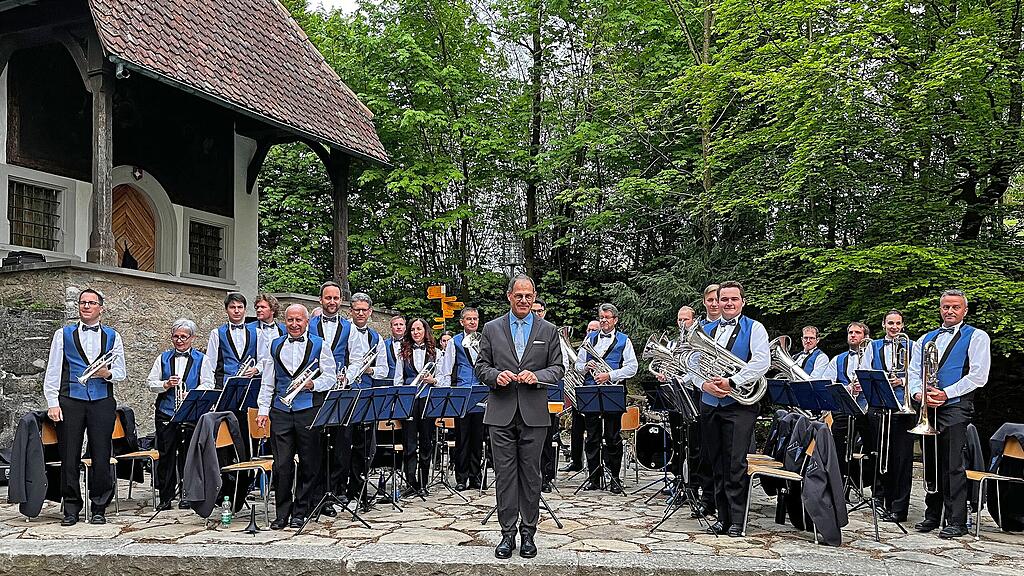 Die Musikgesellschaft Immensee konzertiert in der Hohlen Gasse.