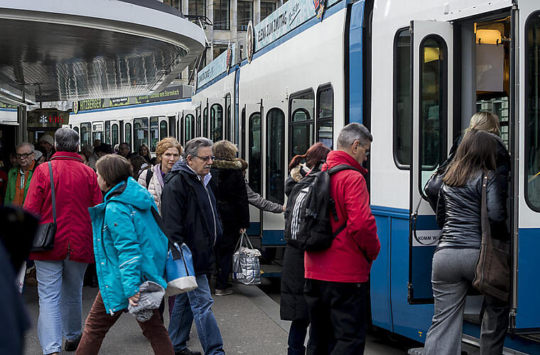 Öffentlicher Verkehr fängt Mehrverkehr auf