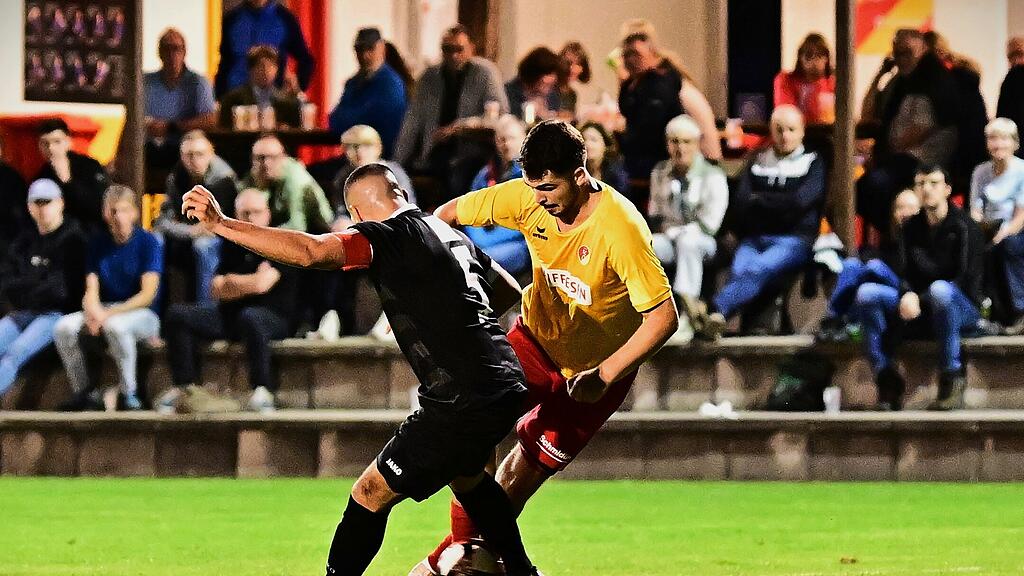 Simon Schmid (gelbes Dress) und der SC Goldau rannten in der Offensive ...