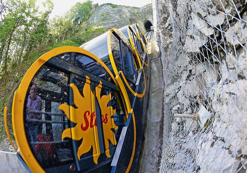 Wegen der steilen Bahn gehts steil hinauf