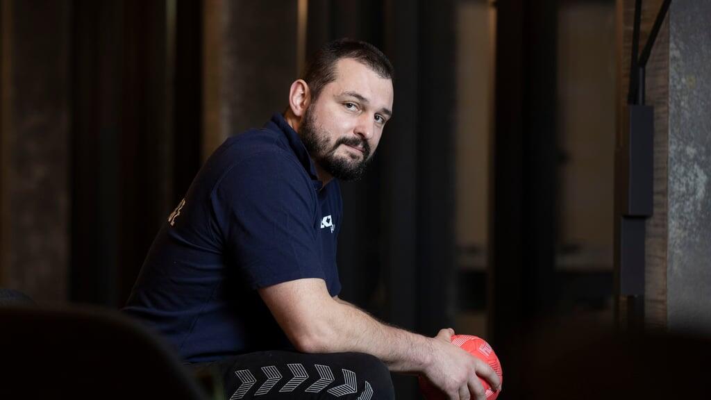 LKZ-Trainer Patrick Strebel, fotografiert in der Lobby des OYM in Cham.