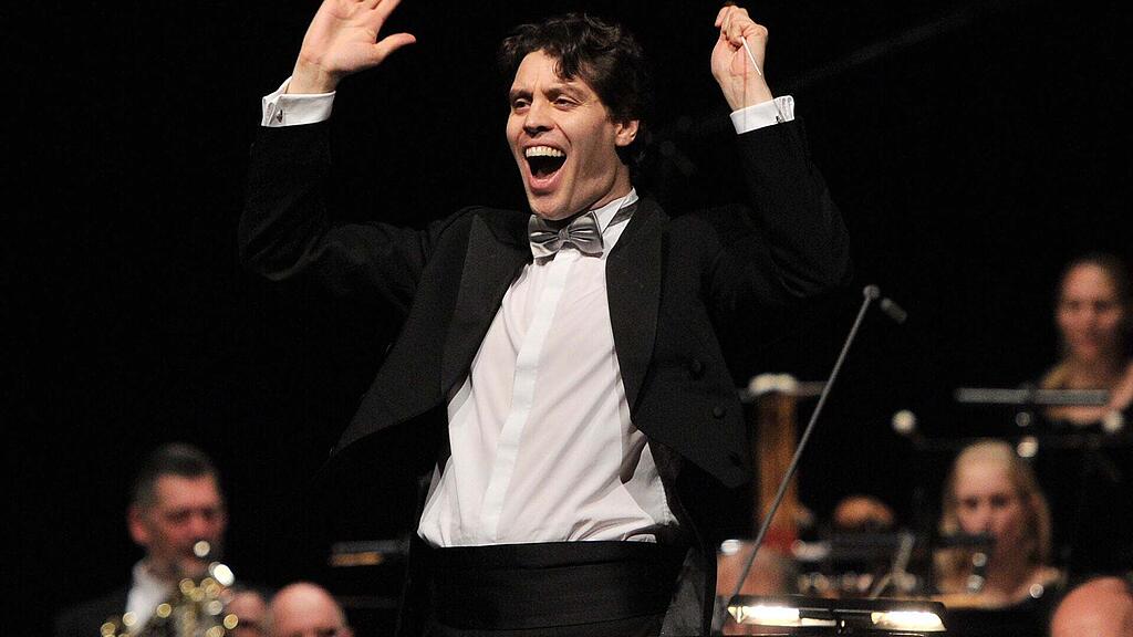 Ein begeisterter Kevin Griffiths am Urner Neujahrskonzert 2016 im ...