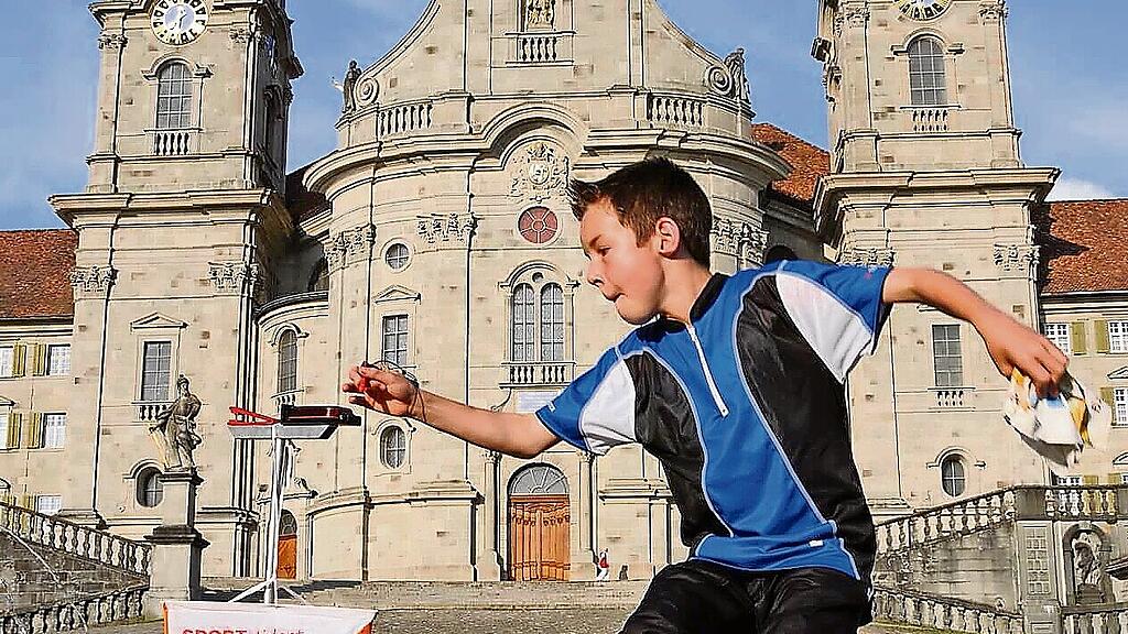 OL vor der Klosterkirche – am 12. Mai finden die Schweizer ...