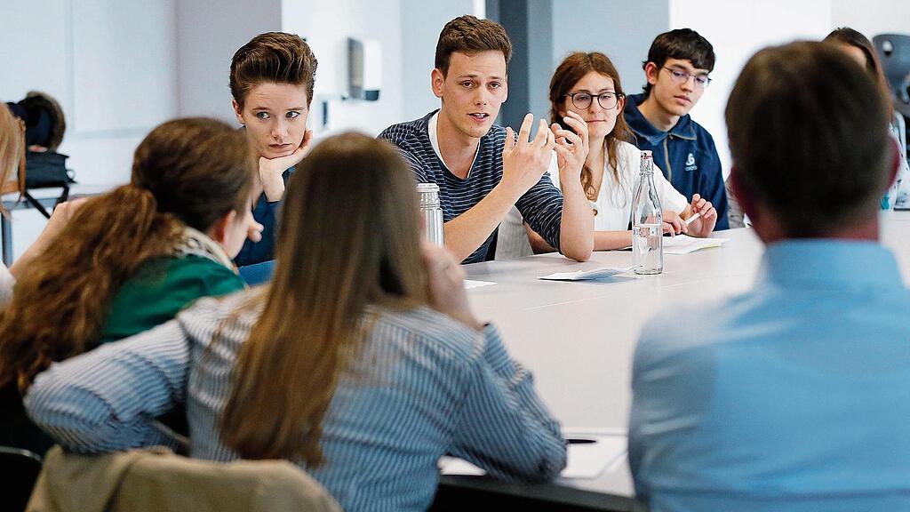 Vier von vielen: Mara Labud, Tim Kilchsperger, Julia Küng und Rahul ...