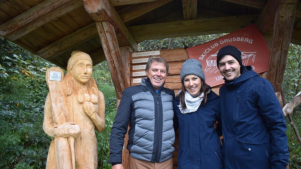 Mit Wendy Holdener freuten sich auch ihre beiden Manager Ruedi Holdener ...