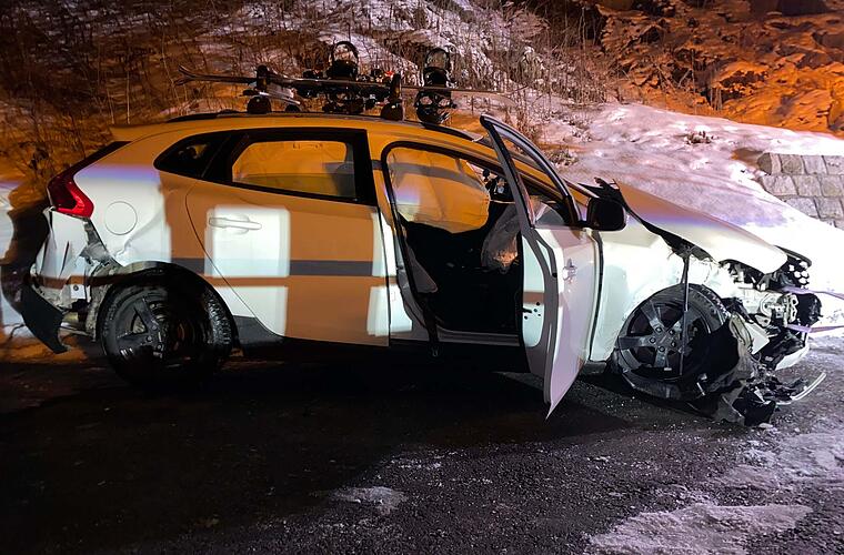 Vier Betrunkene bauen einen Unfall – und niemand will hinter dem Steuer ...