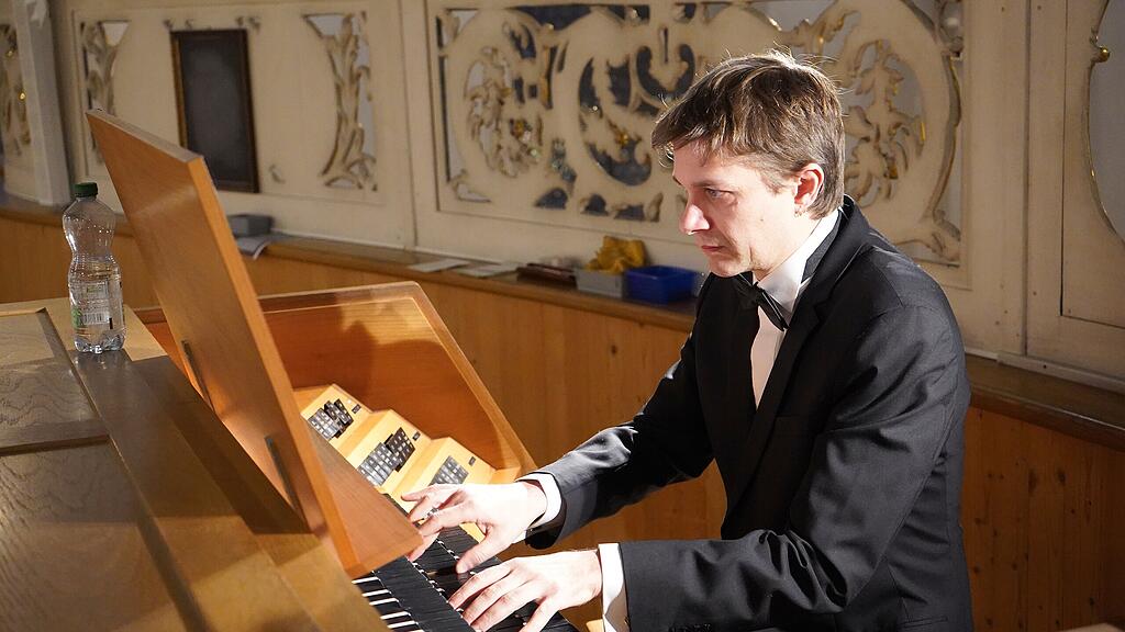 Der französische Organist Jean-Baptiste Dupont während des Konzertes.