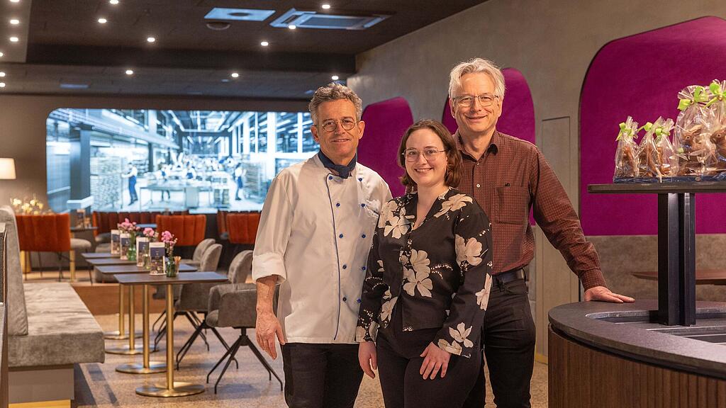 Peter (links), Alina und Walter Speck freuen sich über ihr neuestes Café.