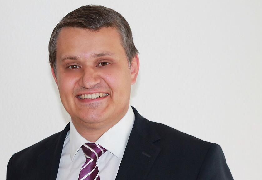 Igor Retnev dirigiert die Musikgesellschaft Alpnach und wartet auf den ...